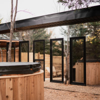 MIRROR CABIN 7 - The Clover - Search and Stay